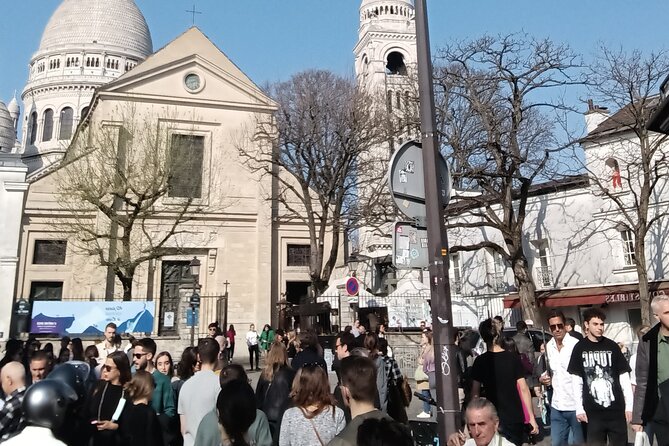Paris: Montmartre Semi-Private Guided Walking Tour - Timing and Pacing
