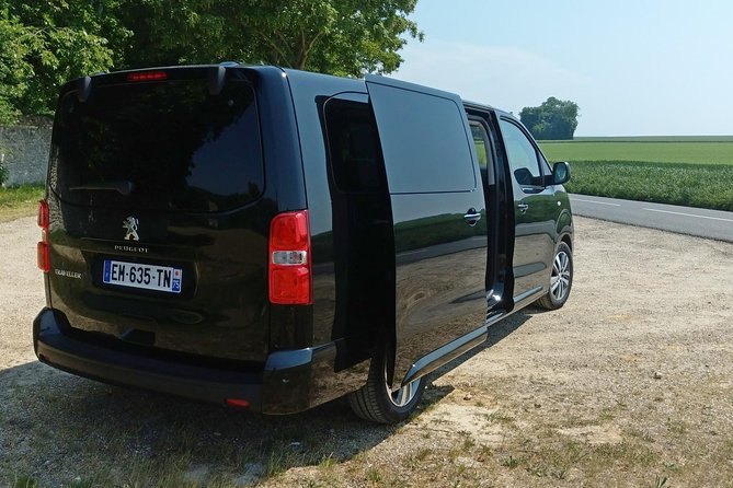 Private Shuttle from Charles de Gaulle Airport to Paris: Premium Service - The Experience for First-Time Visitors