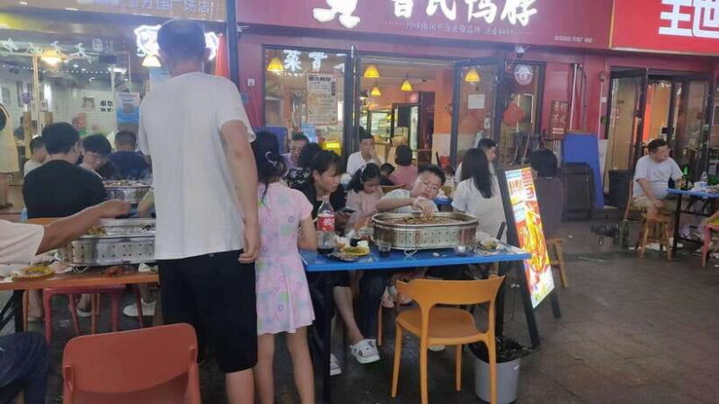 Qingdao walking Night tour with Seafood hot pot and beer - Why This Tour Works