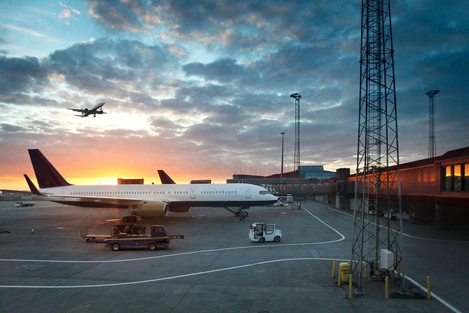 Reykjavik area to Keflavik Private Luxury Airport Transfer - Why Choose a Private Luxury Transfer?