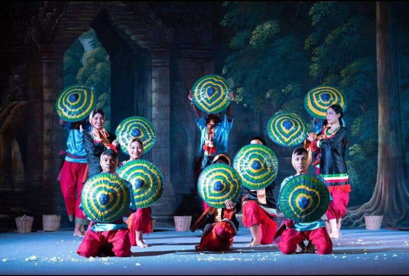 Siem Reap: Apsara Dance Show and Dinner with Hotel Pickup - Food and Beverage Experience