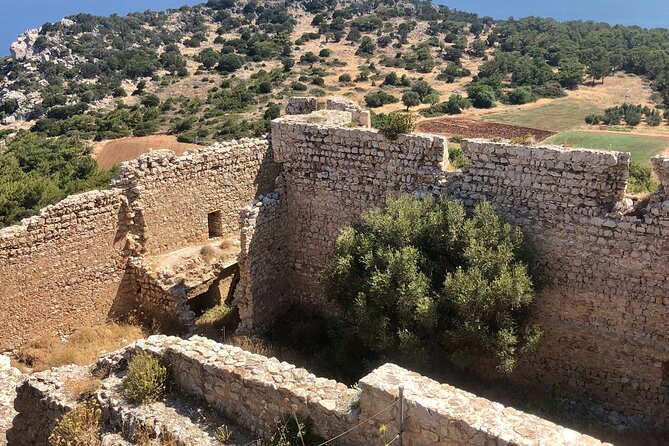 Small group hiking between the beach and Kritinia Castle - Who Will Love This Tour?