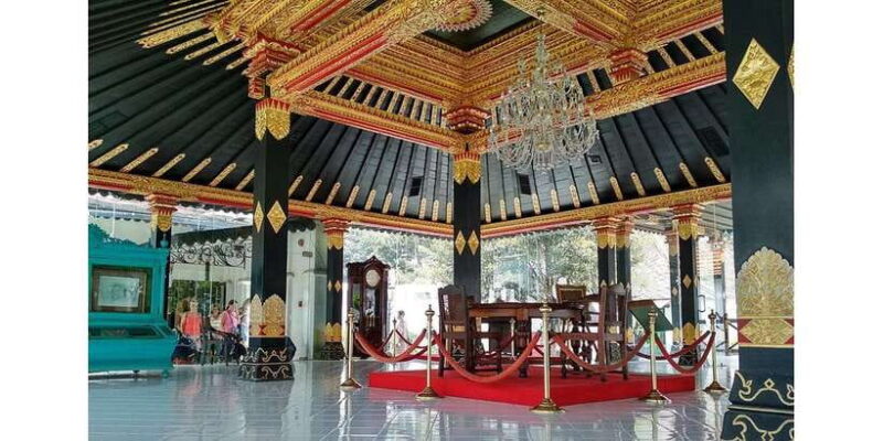 Sultan Palace, Water Castle & Prambanan Temple Guided Tour - Key Points