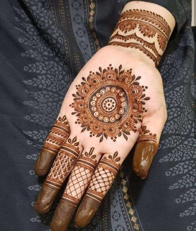 Thamel, Kathmandu, Nepal: Henna Art with Medicinal Herbs - Customization and Personal Touches