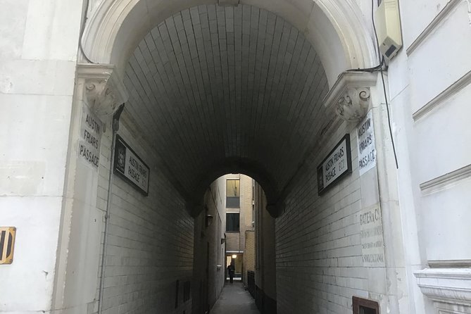 The Ghosts of the secret alleyways of old London town - Authentic Stories Backed by Reviews