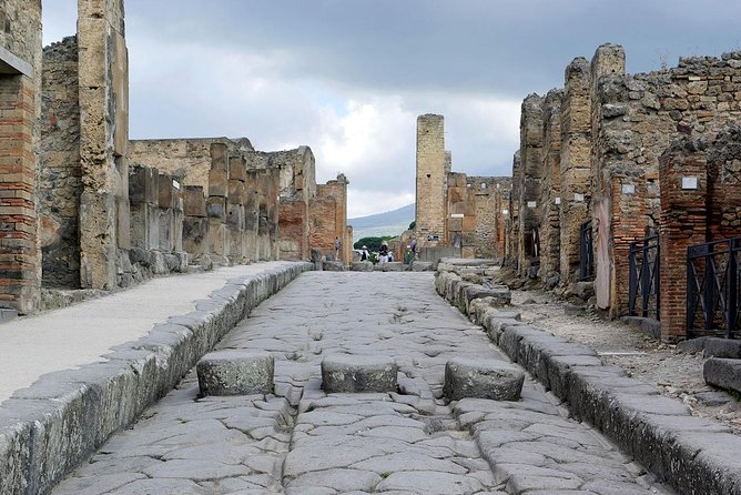 Tour of Mt. Vesuvius+Pompeii+Herculaneum (Full Day) - FAQs