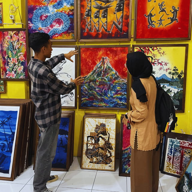 Yogyakarta: Night Walking & Street Food Tour - Practical Details and What to Expect