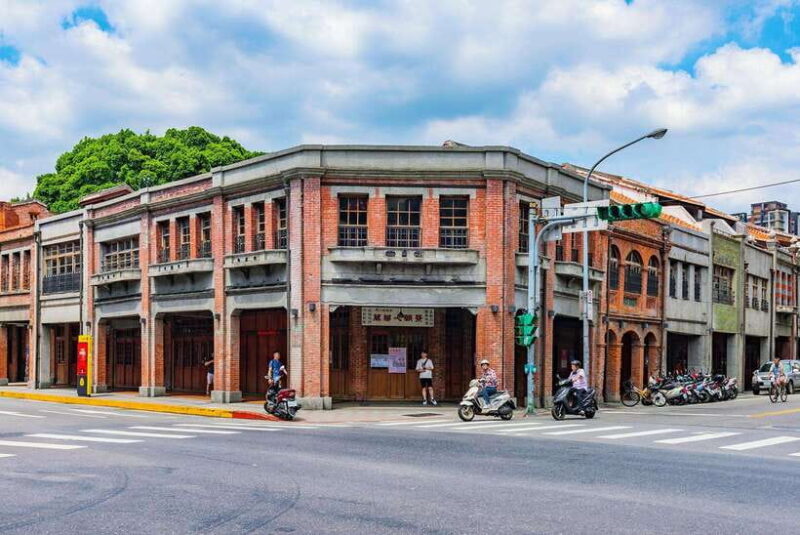 4 Days Private Tour Taipei, Jiufen, Sun Moon Lake & Taichung - Key Points