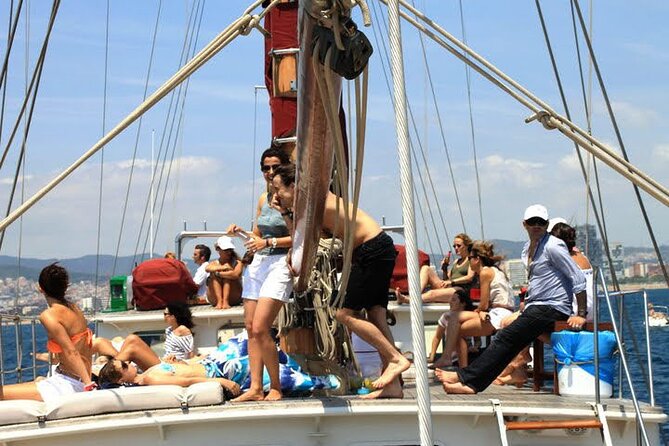 1,5 Hour sunset Tour on a Historical Boat with music DJ &, drinks - Practical Details