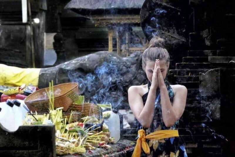 Bali private : Palm Reading Water Temple, rice terrace - Exploring traditional Balinese architecture and offerings