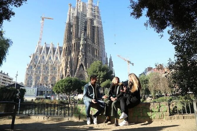 Barcelona Sagrada Familia Skip The Line Insider Guided Tour - Group Size and Accessibility