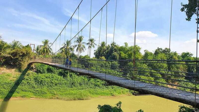Battambang: Tuk-Tuk, Bamboo Train, Killing/Bat Caves, Sunset - Authentic Interactions and Cultural Insights