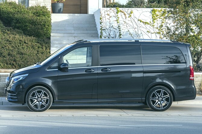 Departure Transfer: Rome to Fiumicino Airport FCO by Luxury Van - Value for Money