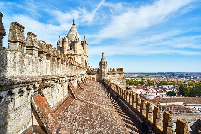 Évora Private Tour - Cork Factory Visit Included - Returning to Lisbon