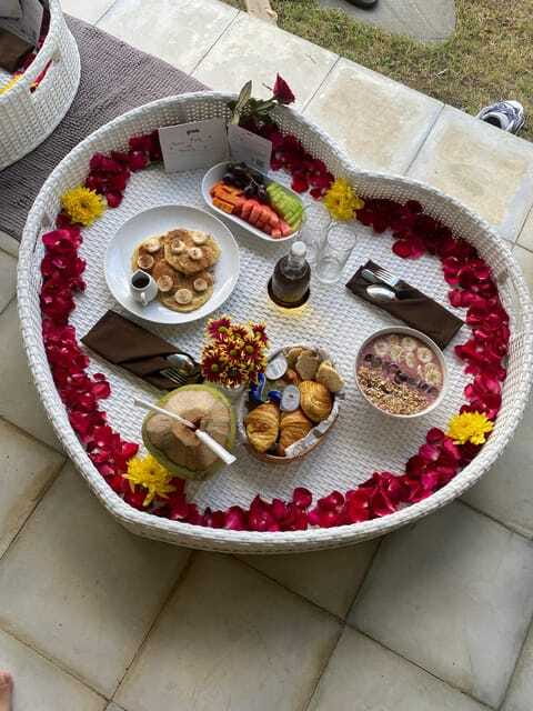 Floating Breakfast Delivery in Bali: International Breakfast - The Experience Provider: Grazie Bali Floating Breakfast & Pool Flower Experience