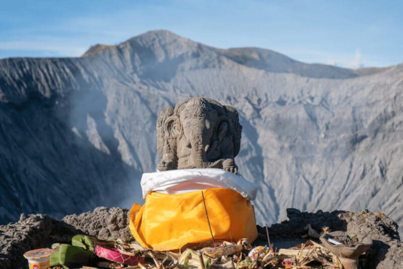 From Malang : 2 Days Mount Bromo & Ijen Volcano Crater Tour - Itinerary Breakdown: From Dawn to Dusk