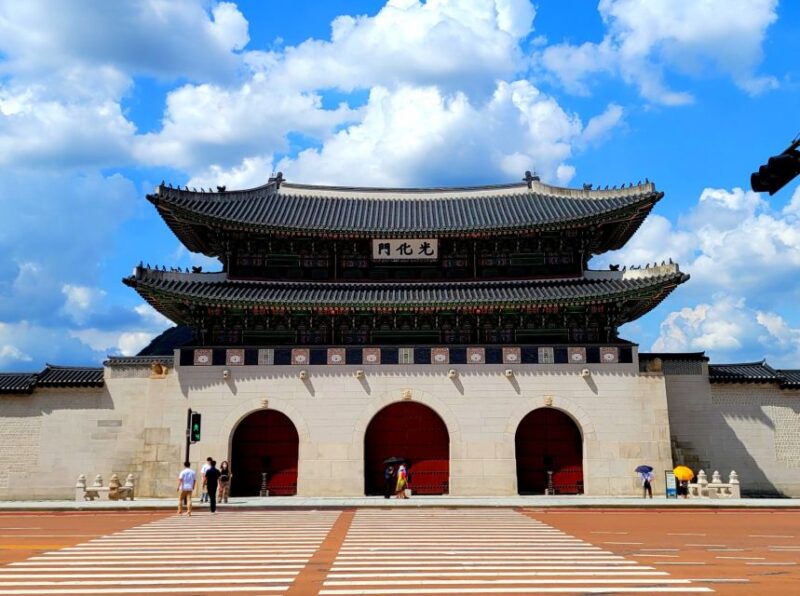 Gyeongbokgung Palace, Jogyesa Temple and Cheongwadae Tour - Who Should Consider This Tour?