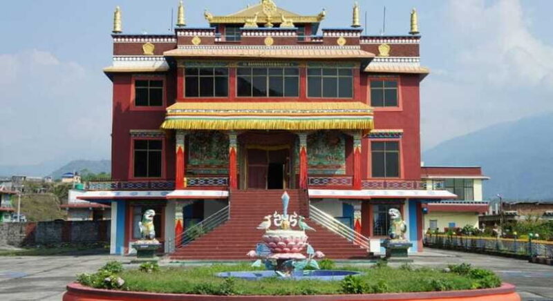 Kathmandu: UNESCO Sites and Nagarkot Himalayan View Tour - Visiting Bhaktapur Durbar Square