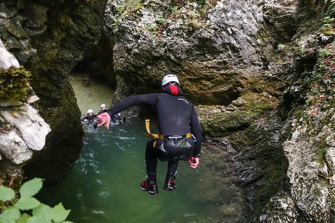 Night canyoning - Transportation and Group Size