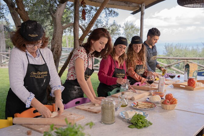 Pasta and Pizza Master Class with Pick Up in Sorrento - Group Size and Atmosphere