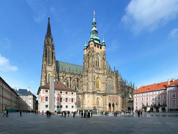 Private Transfer from Passau to Prague with Stopover in Cesky Krumlov - How the Experience Works