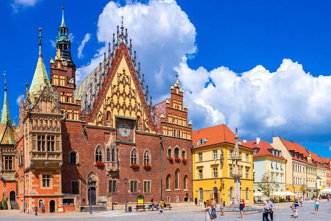 Private Transfer from Wroclaw (WRO) Airport to Wroclaw city centre - Final Thoughts: Who Should Book This Transfer?