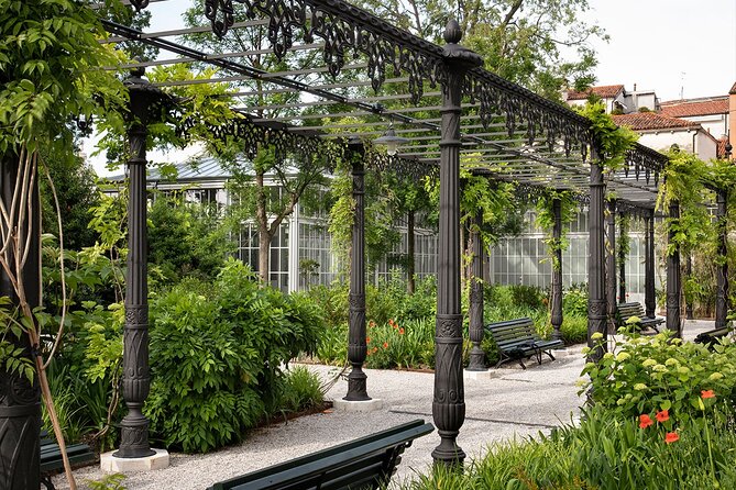 Royal Gardens & St.Mark Basin View Casanova Aperitif - FAQ