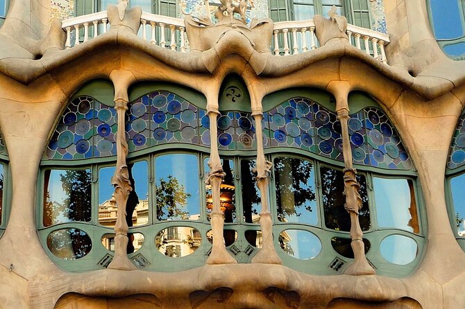 Sagrada Familia & Barcelona Small Group Tour with Hotel Pick-up - FAQ