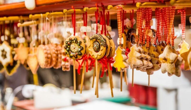 Santa Fes Enchanted Christmas Stroll - Authenticity and Atmosphere