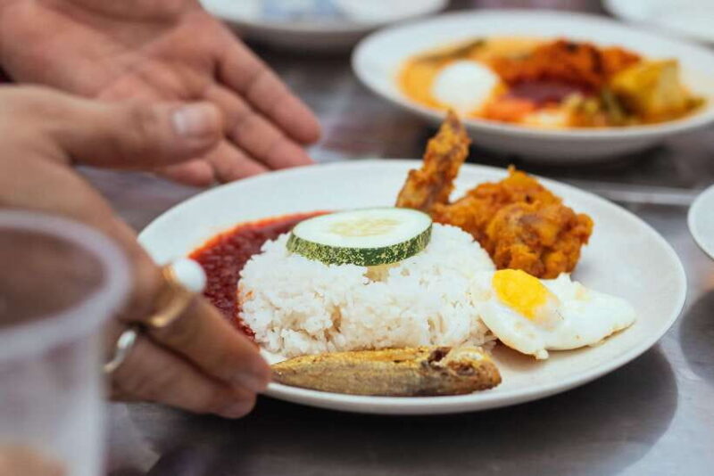 Singapore: Private Food Tour  10 Tastings with Locals - Who Should Consider This Tour?