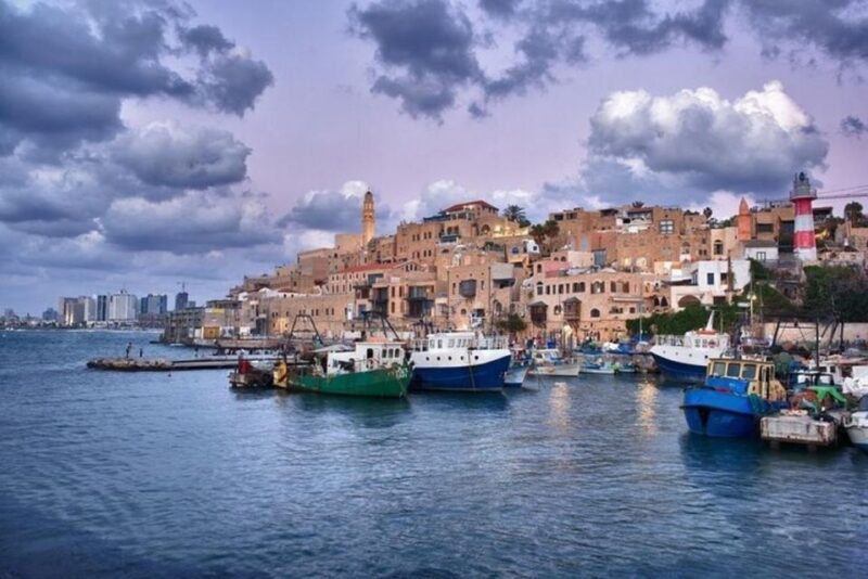 Tel Aviv : Must-See Attractions Private Walking Tour - Visiting Historical Landmarks