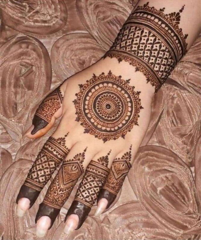 Thamel, Kathmandu, Nepal: Henna Art with Medicinal Herbs - Practical Details and Cost-Effectiveness