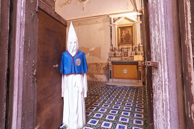 The Skull with the Ears: the Cult of the Dead in the Church of S. Luciella - Practical Aspects