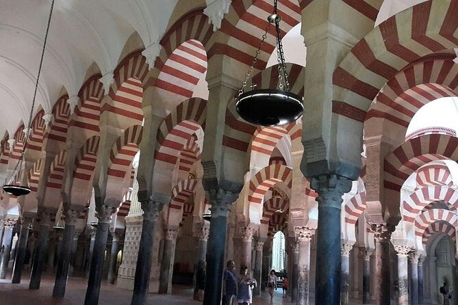 Tour pour la mosquée, l'Alcazar et le quartier juif - The Sum Up