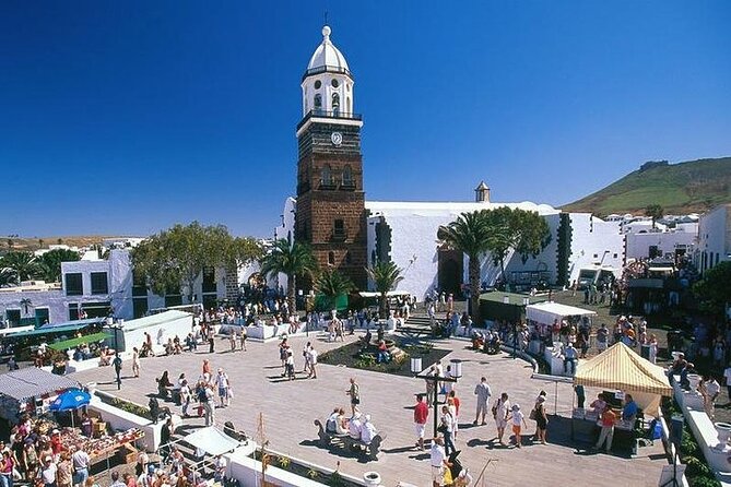 Traditional Canarian street market and marine reserve of La Graciosa - Lunch and Refreshments