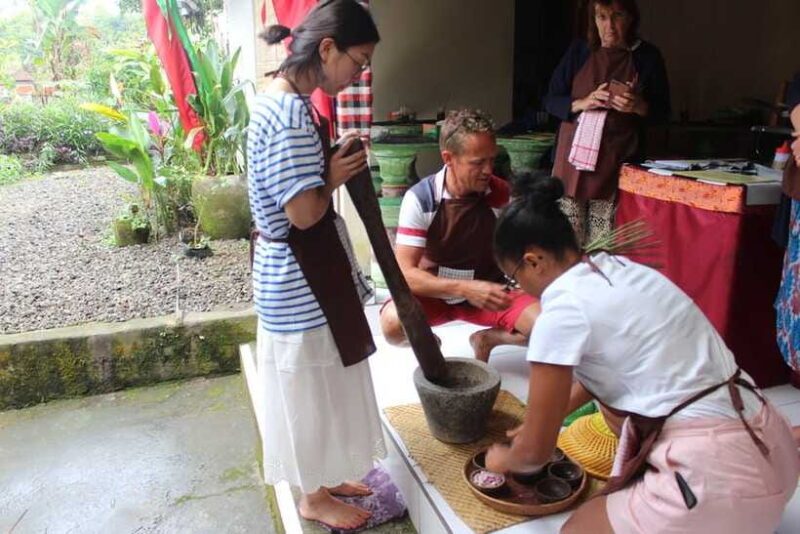 Ubud: Balinese Cooking Class and Market Tour - Who Should Consider This Tour?