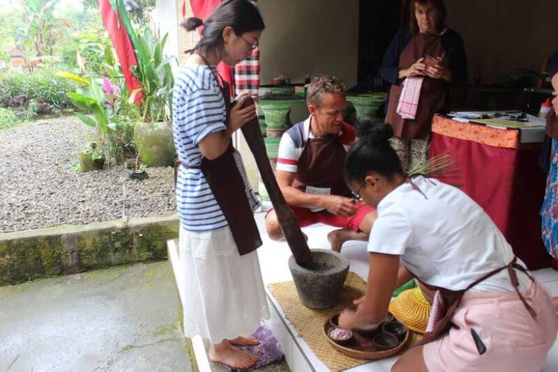 Ubud : Vegetarian & Vegan cooking class with market visit - What the Reviews Say