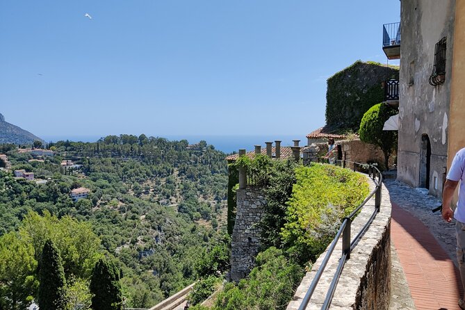 Visit of the Medieval Village of Èze - The Jardin Exotique dEze
