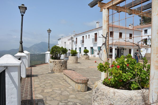 Wine, Tapas & Lake Zahara by e-bike incl Ronda pickup (full day) - The Sum Up