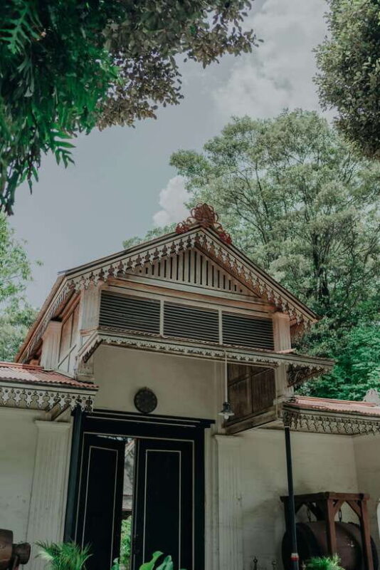 Yogyakarta : Sultan Palace WaterCastle and Prambanan Guided - Traveling to Prambanan Temple