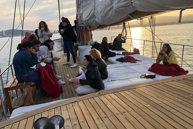 1,5 Hour sunset Tour on a Historical Boat with music DJ &, drinks - What Past Travelers Say