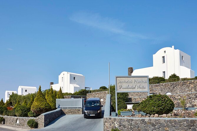Akrotiri: Couples Massage with Dinner, Pool Access, wine, fruits - FAQ