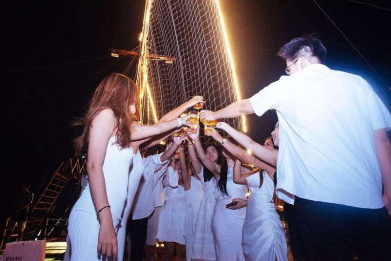 Bali: Phinisi Sunset Dinner Cruise with Entertainment - Itinerary Breakdown