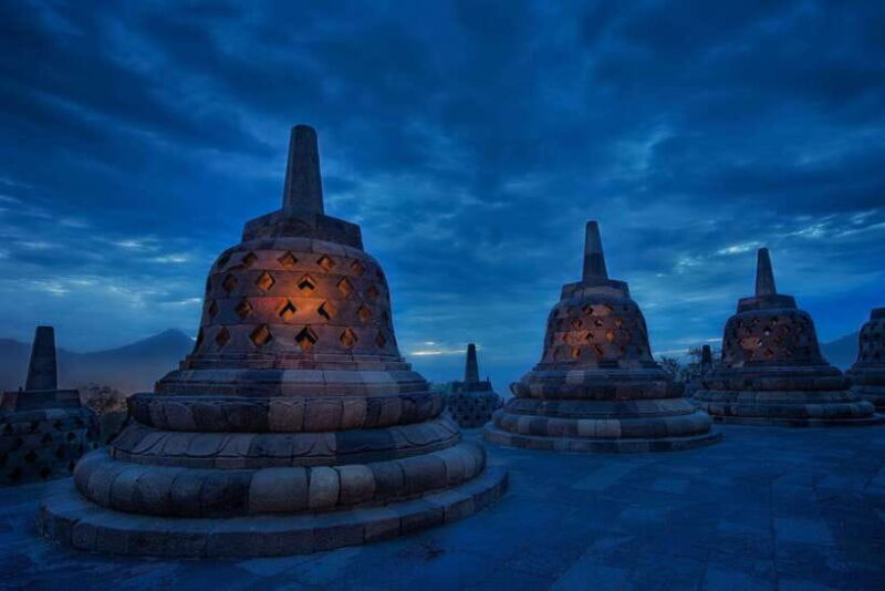 Borobudur Tour : guarantees climb up top of temple structure - The Itinerary in Detail
