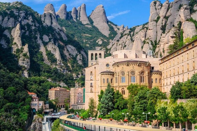 Departure Transfer Barcelona to El Prat Airport BCN by Luxury Van - Breakdown of the Journey