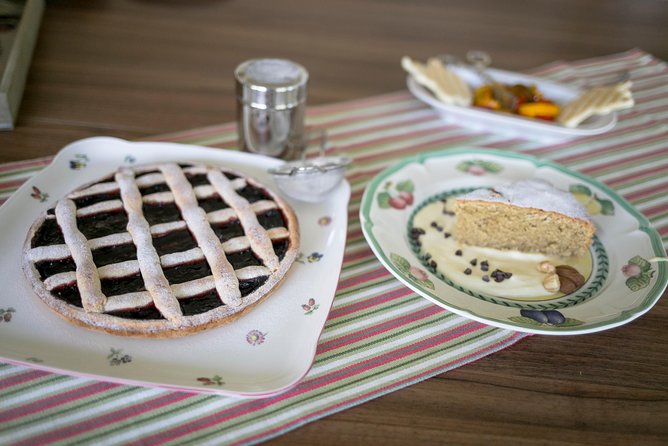 Dining experience at a local's home in Bergamo with show cooking - FAQ