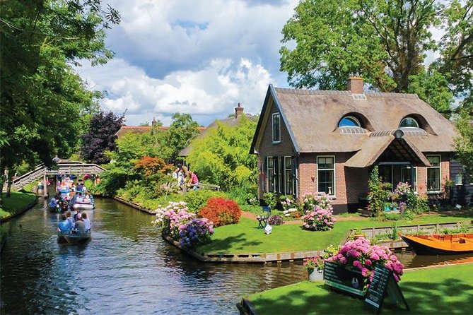 Giethoorn Private Tour Guide Giethoorn in luxury Jaguar S Type - The Sum Up: Who Will Love This Tour?