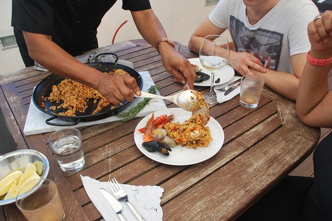 Hands-on Fideua or Paella Class in Barcelona in a Local's Home - What Travelers Say