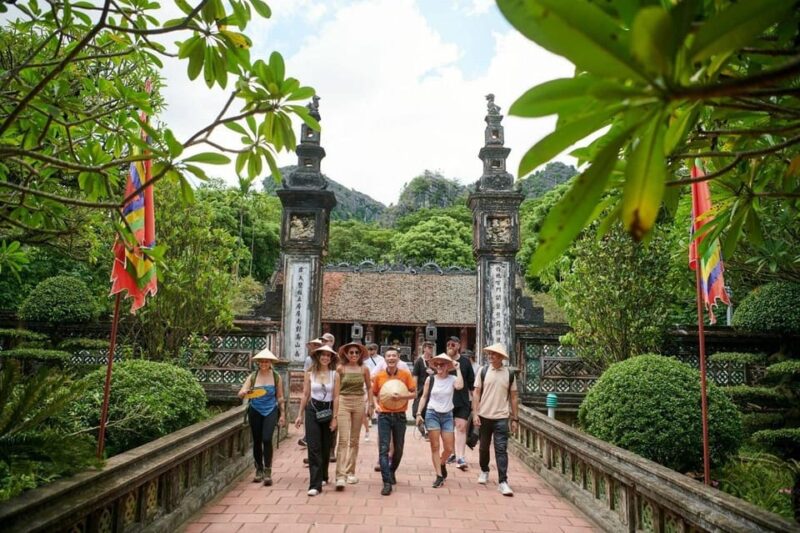 HOA LU - TRANG AN FULL DAY TRIP BY LIMOUSINE FROM HA NOI - Logistics and Practicalities