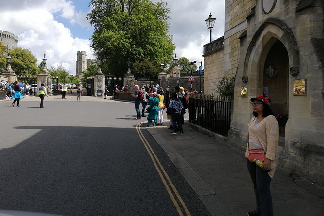 Luxury Private Vehicle Day Hire:London to London Stopover Windsor and its Castle - FAQ